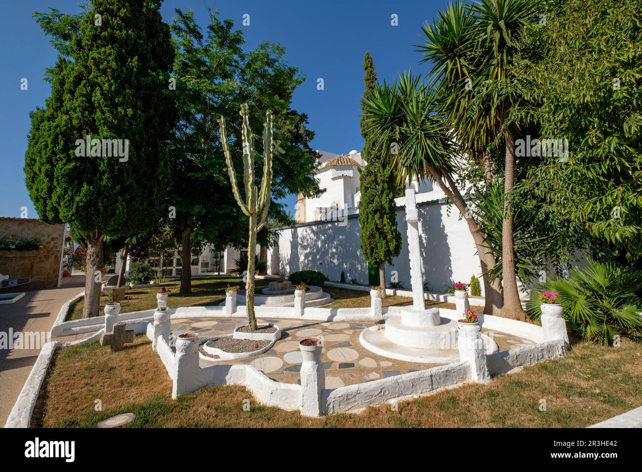 jardin del poeta Isidor Macabich, cementerio de Santa Eulària (Puig de ...