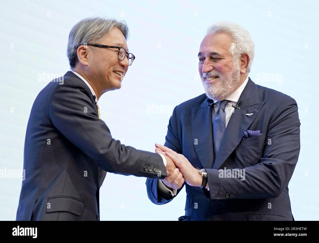 Toshihiro Mibe, left, President of Honda Motor Co., shakes hands with ...