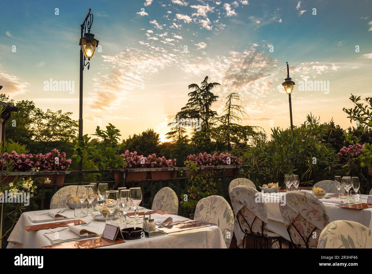 Outdoor restaurant tables glasses hi-res stock photography and images ...