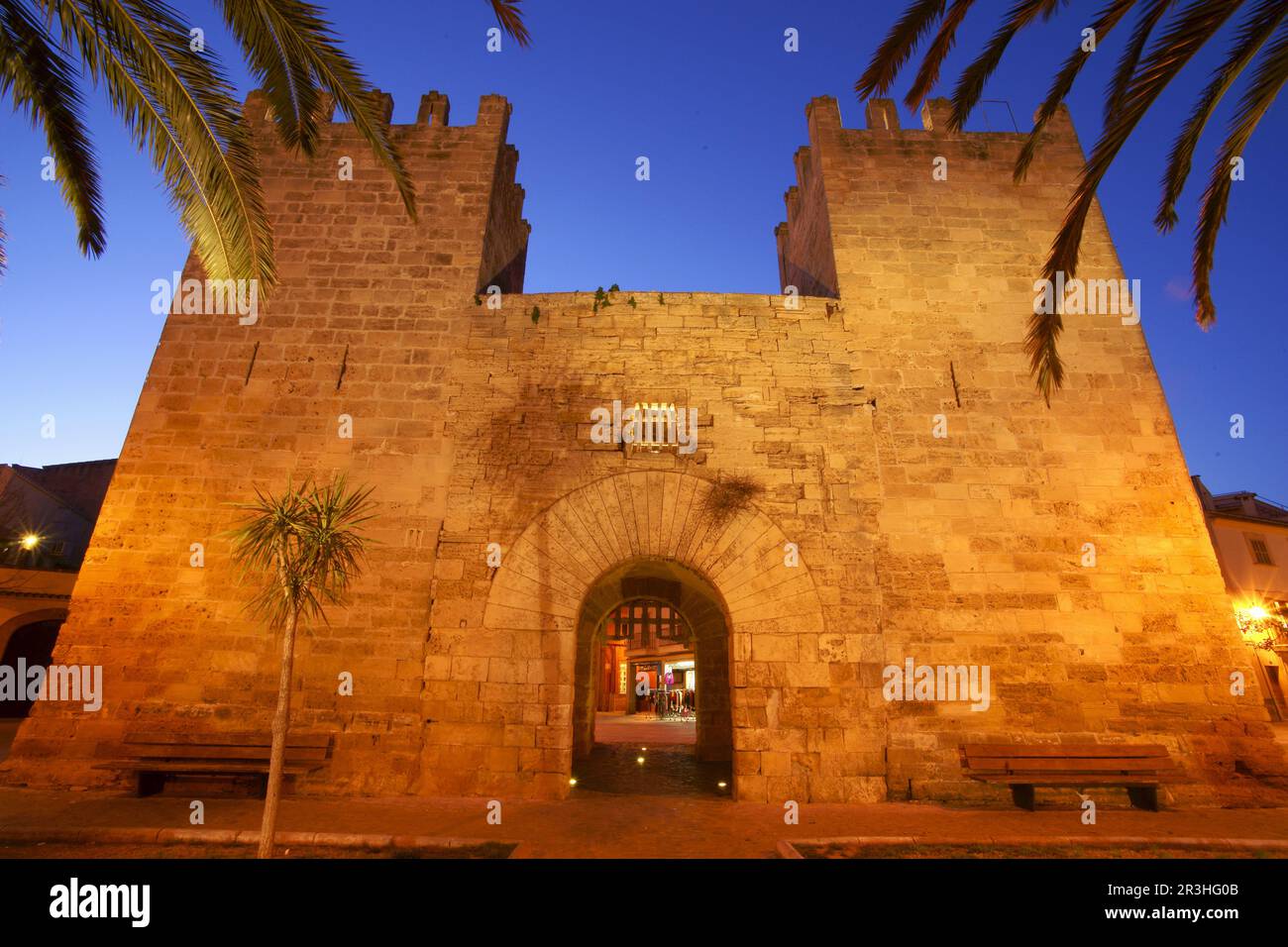 Puerta de Xara (porta des Port).Murallas medievales (ssXIV-XVII ...