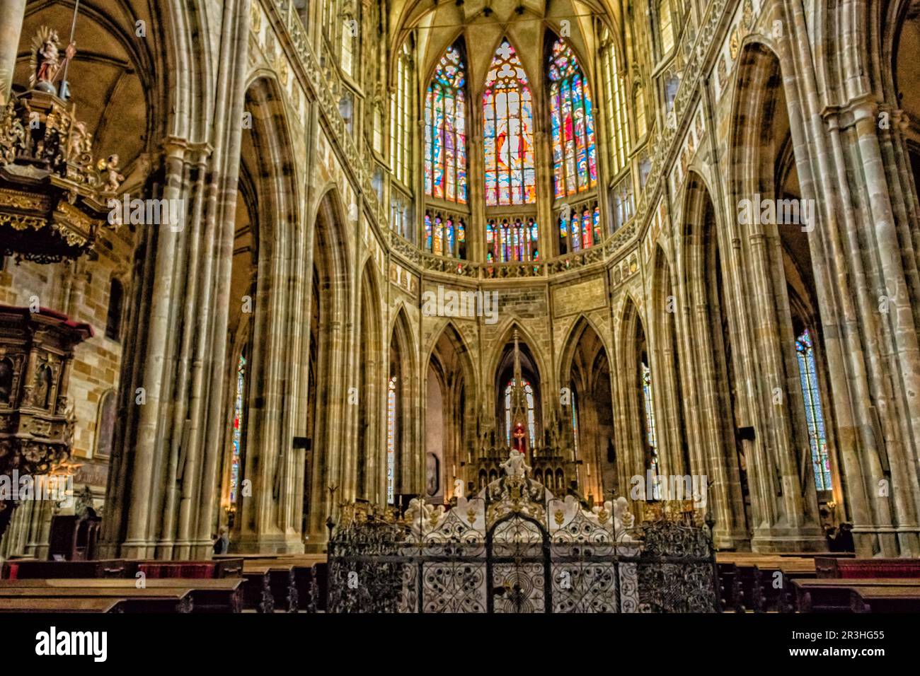 Arched fretwork hi-res stock photography and images - Alamy
