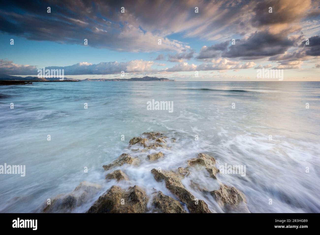 playa de Es Dolç y punta Llarga de Son Real, bahia de Alcudia, Santa ...