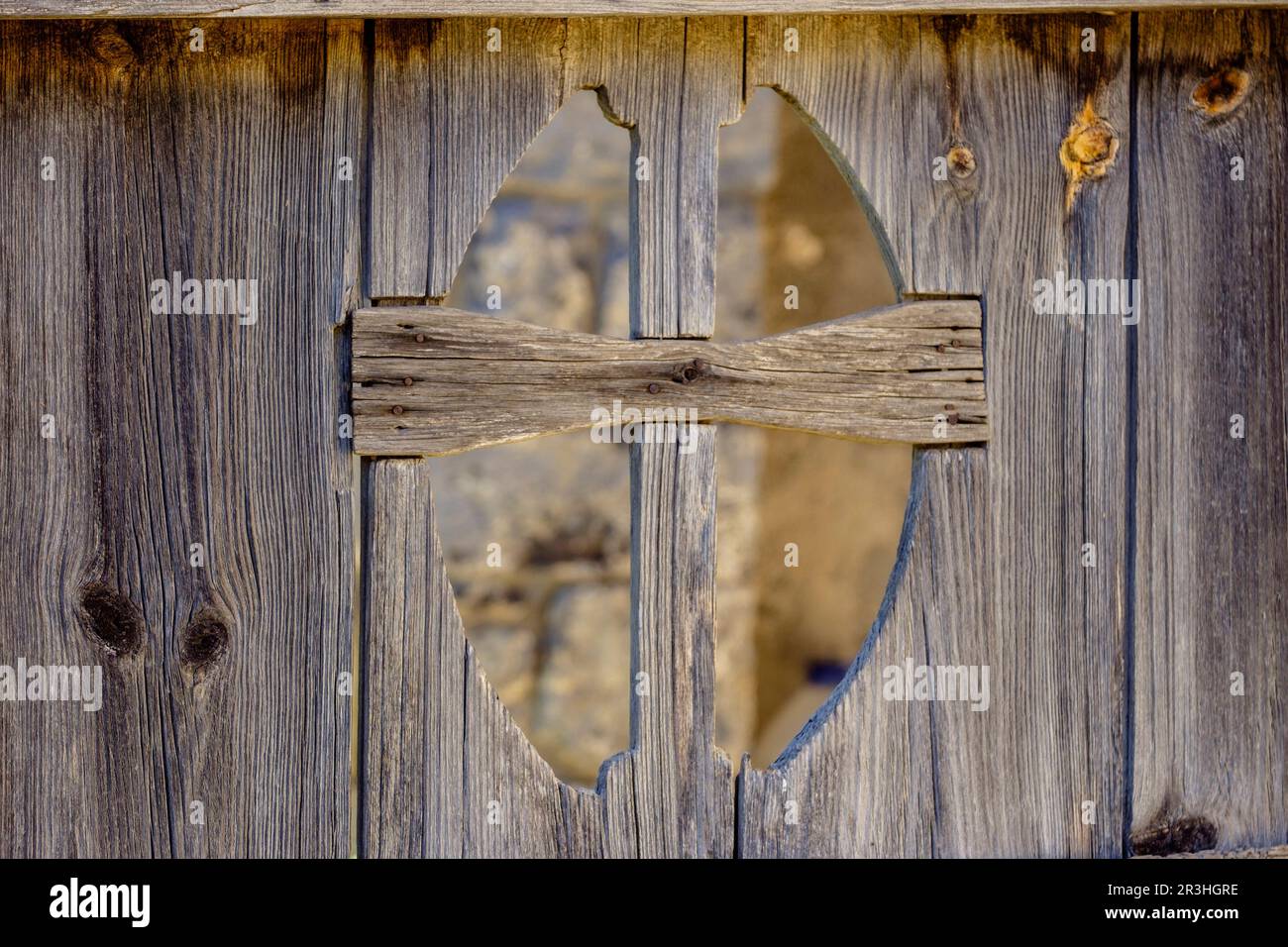 detalle de la puerta del cementerio, iglesia de . Nerín, . Edificio ...