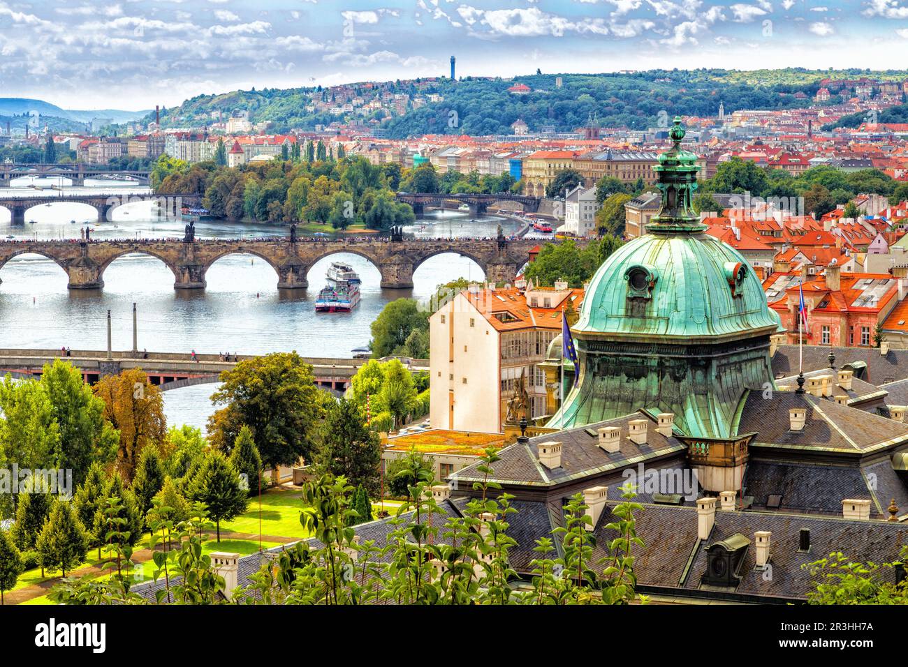 European city bridges hi-res stock photography and images - Alamy