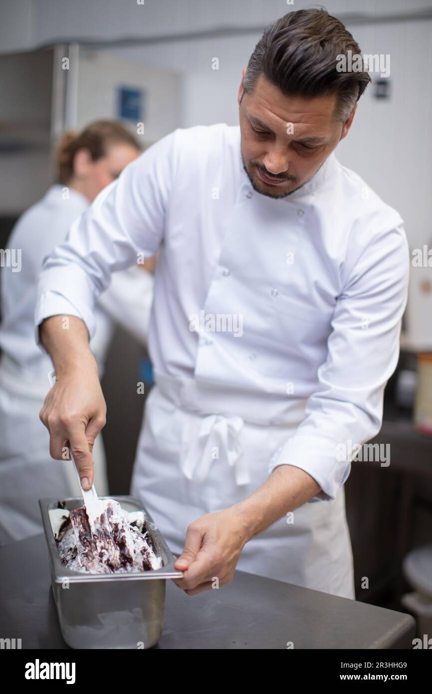 Chef pouring basis ice hi-res stock photography and images - Alamy