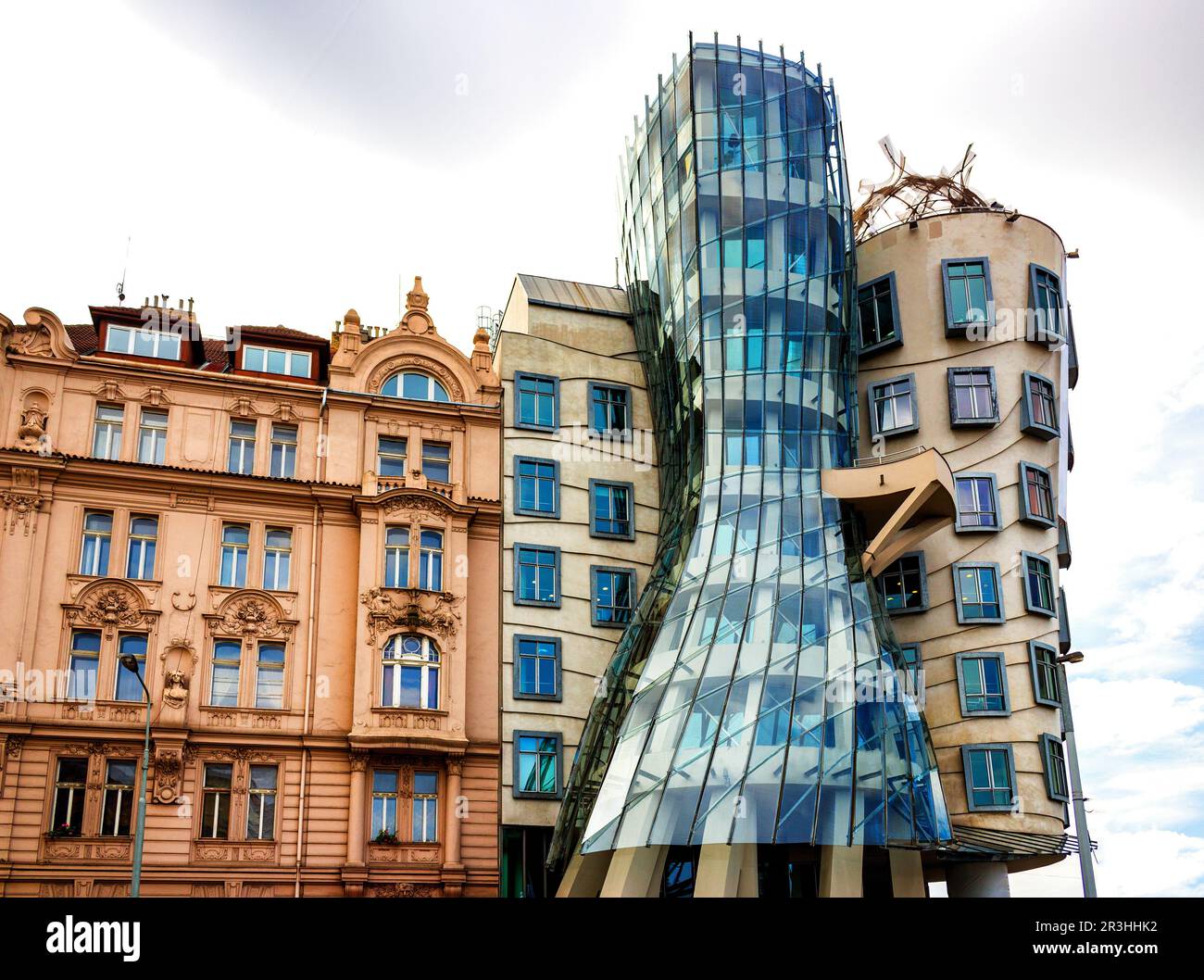 Prague dancing house Stock Photo - Alamy