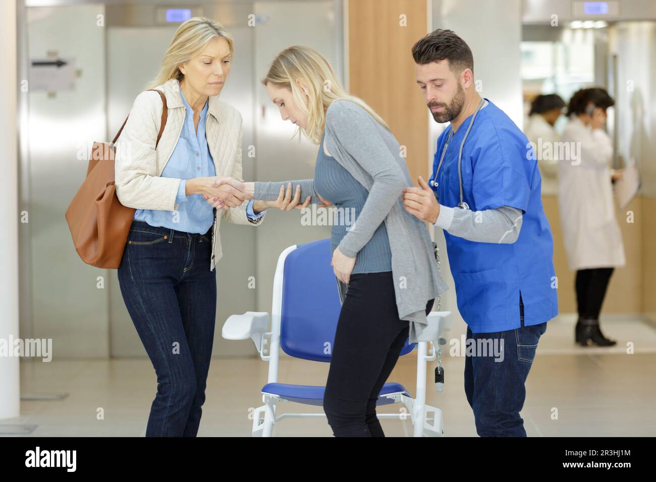 Delivering baby hi-res stock photography and images - Alamy