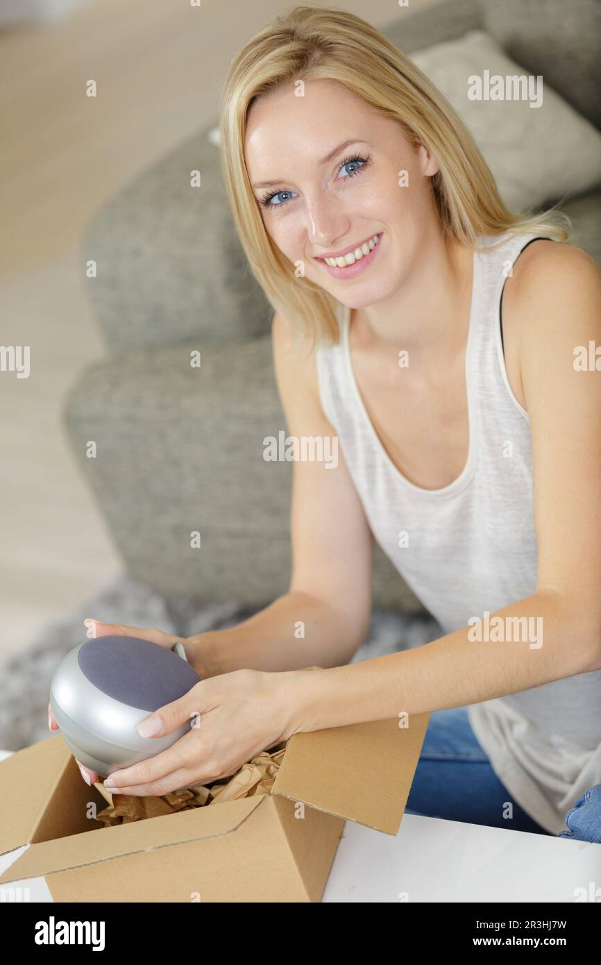 Quality unpacking hi-res stock photography and images - Alamy