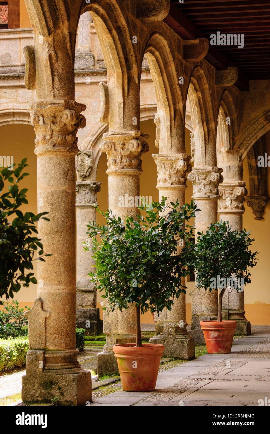 claustro renacentista, siglo XVI, Monasterio de San Jerónimo de Yuste ...