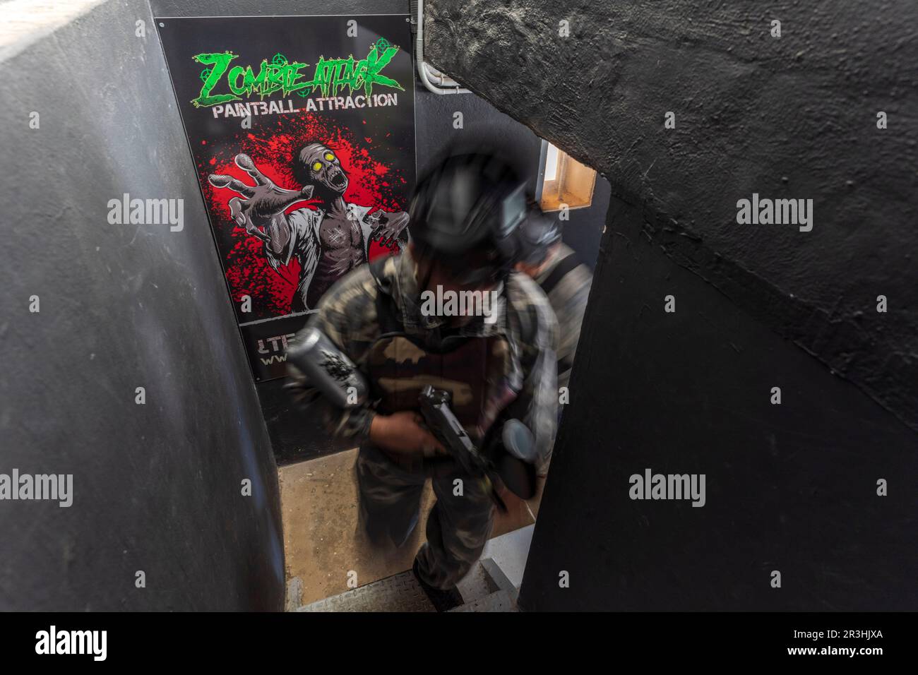 Shoot paintballs hi-res stock photography and images - Alamy