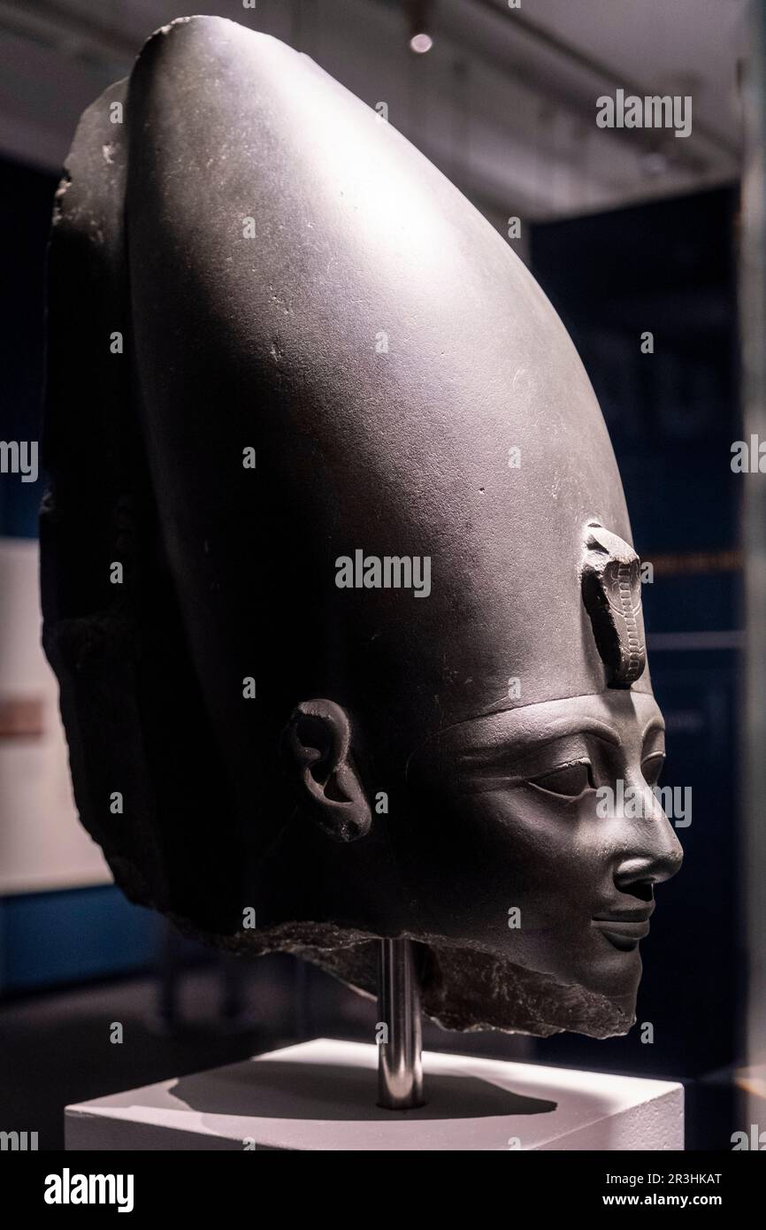 head of pharaoh Tuthmosis III, green siltstone, 18th dynasty, reign of ...