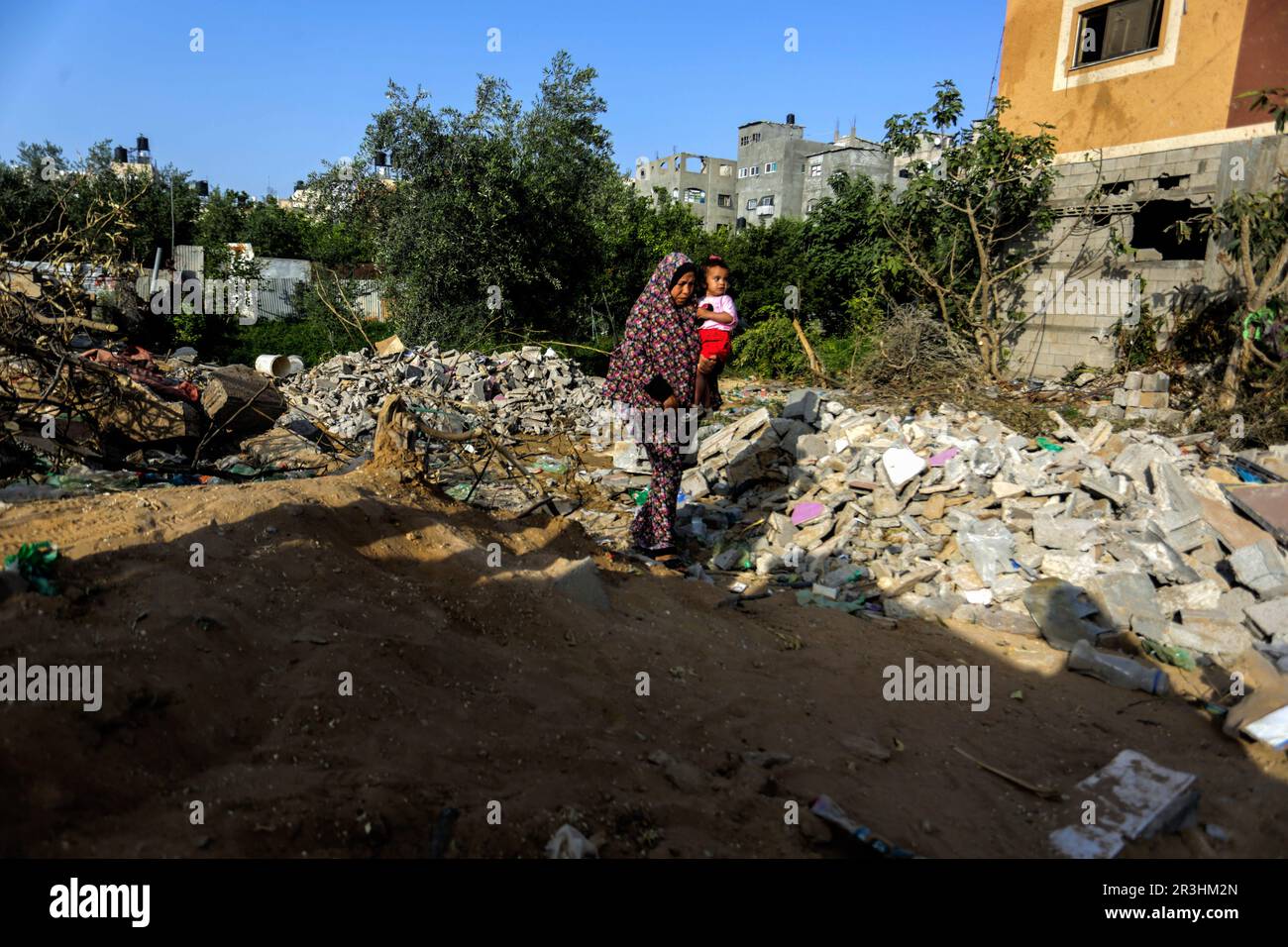 Gaza, Palestine. 23rd May, 2023. A Palestinian woman with her child ...
