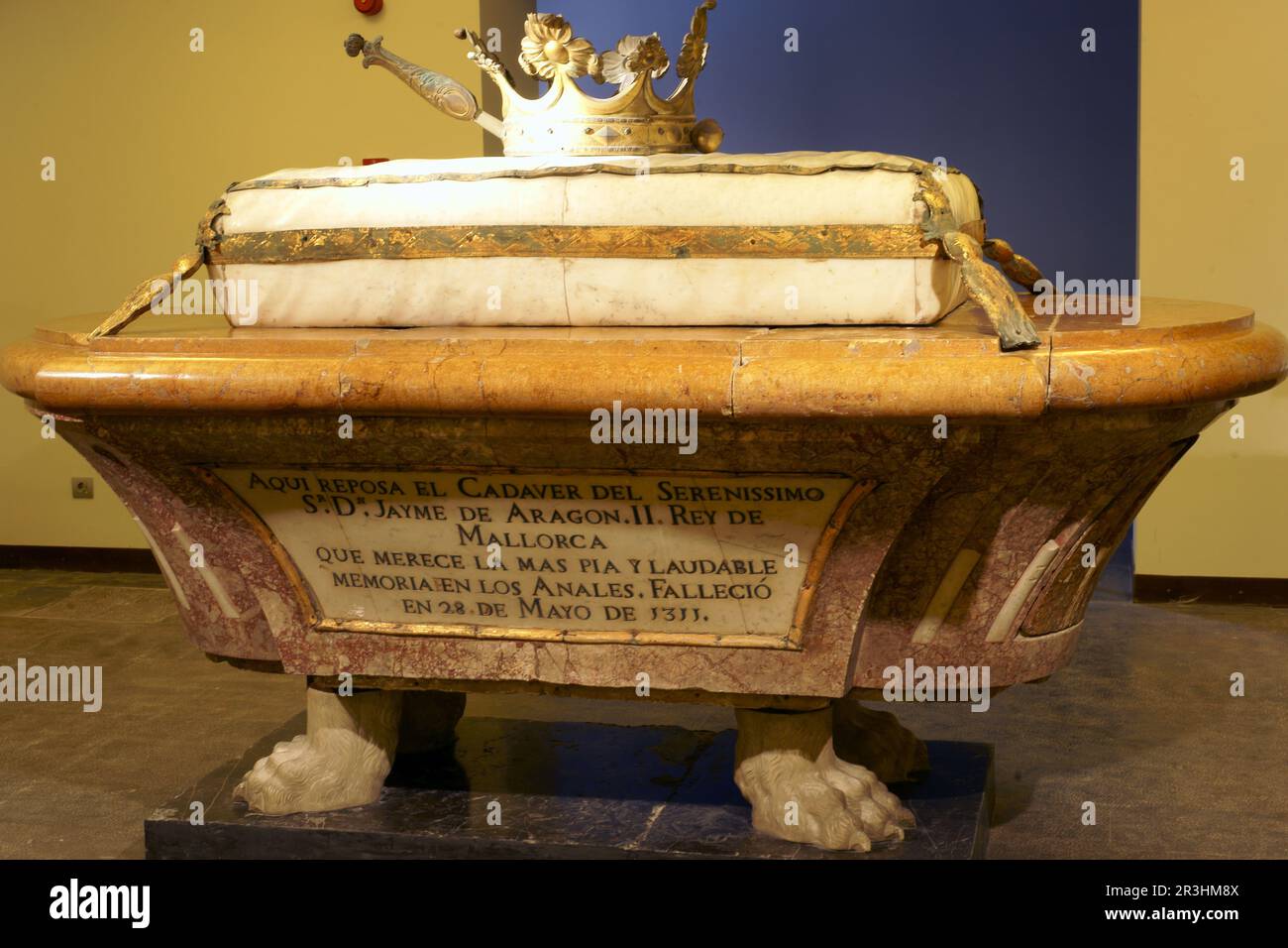 Sarcófago de Jaume II. Anònimo (s.XIX?). Mármol esculpido y policromado ...