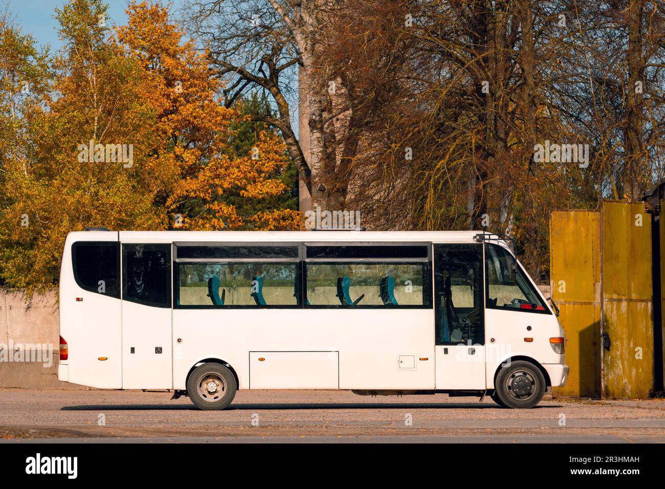 Empty bus tour hi-res stock photography and images - Alamy