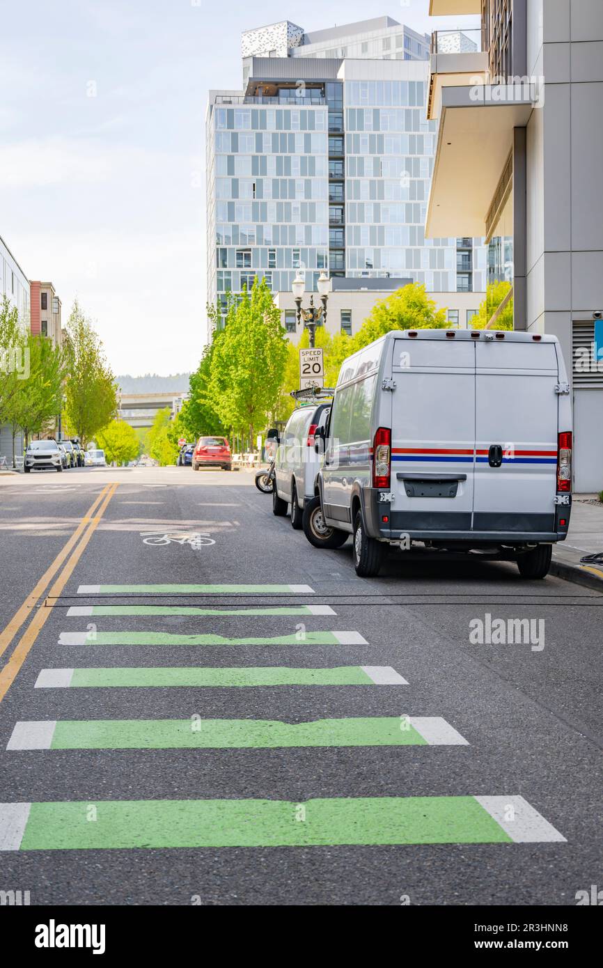 Commercial compact industrial standard cargo mini vans with spacious ...