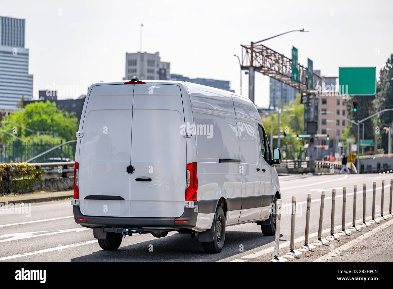 Commercial compact industrial standard white cargo mini van with ...