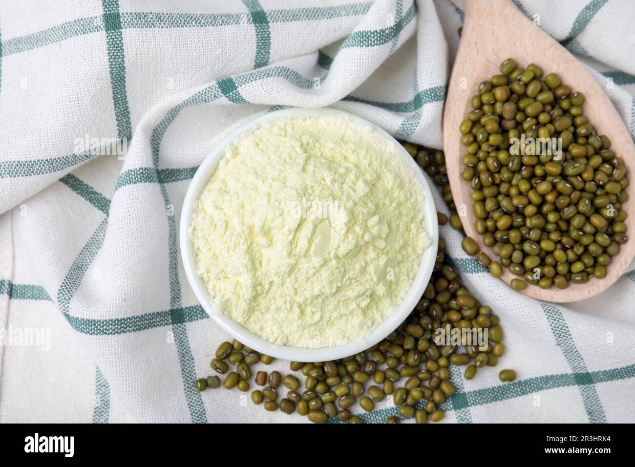 Mung beans flour grain hi-res stock photography and images - Alamy
