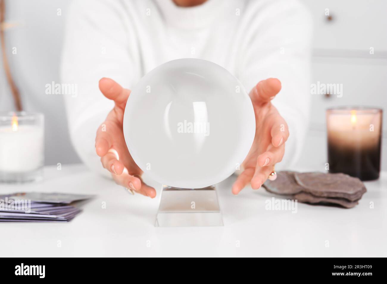 Crystal ball predicting future hi-res stock photography and images - Alamy