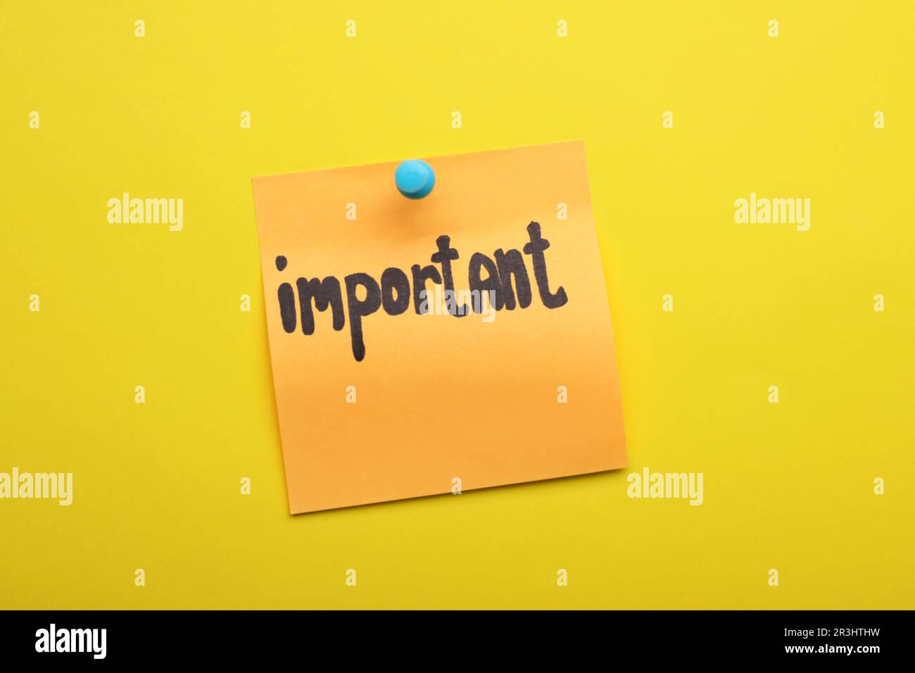 Paper note with word Important pinned on yellow background Stock Photo ...