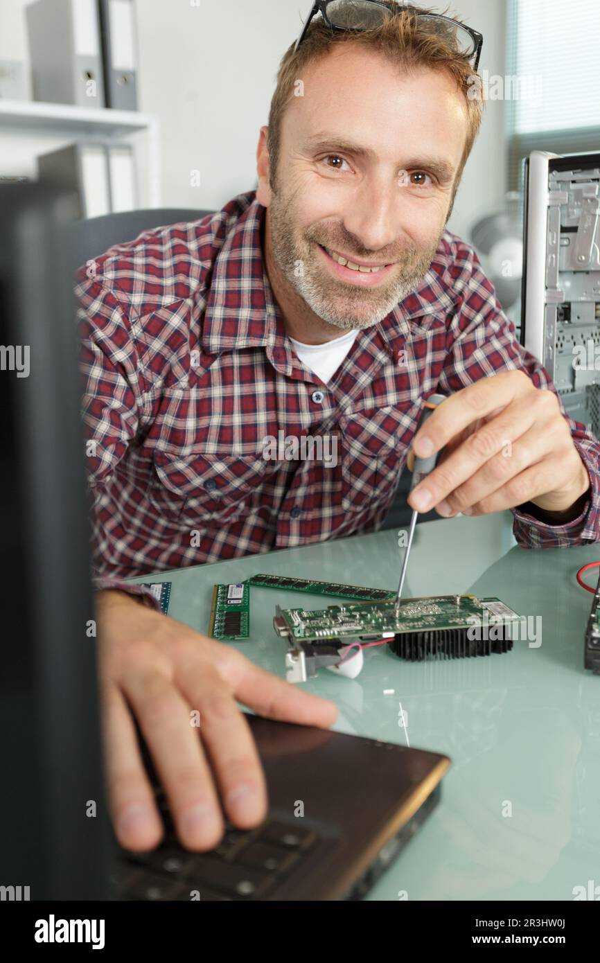 smiling technician fixing a circuit Stock Photo - Alamy