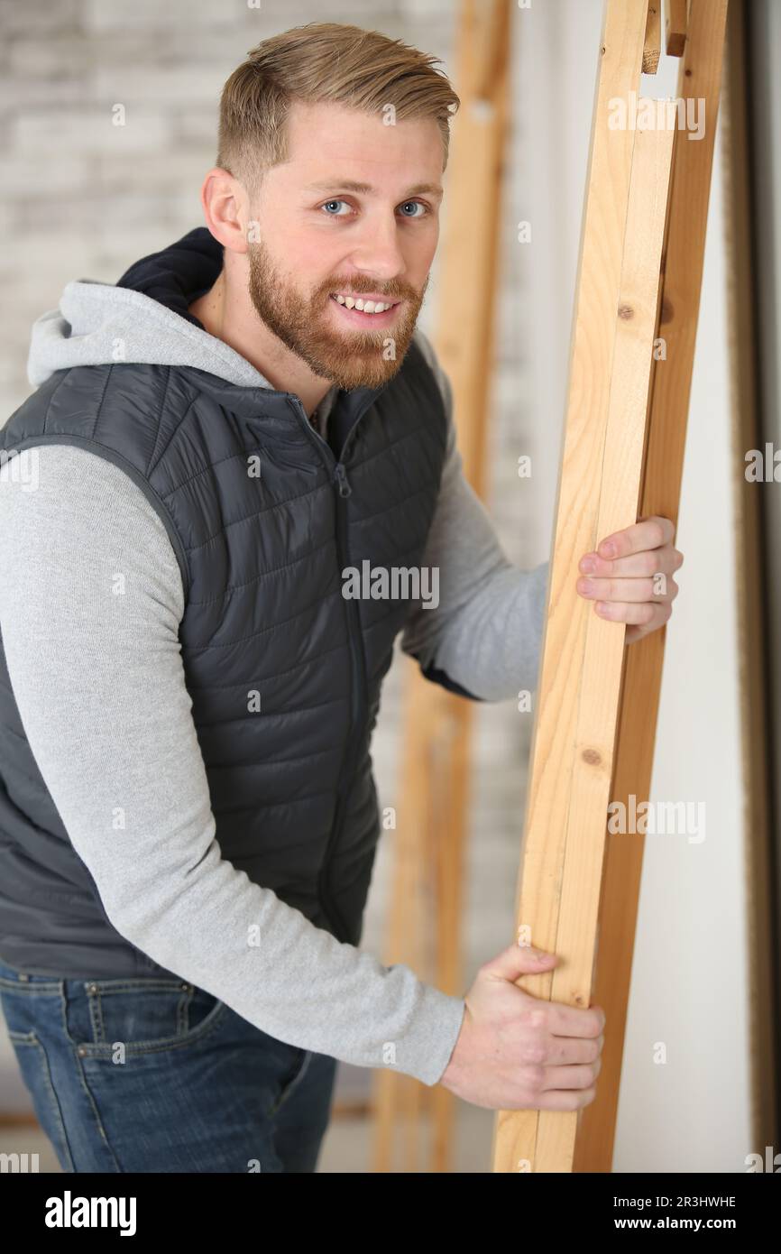 Construction worker holding planks hi-res stock photography and images ...