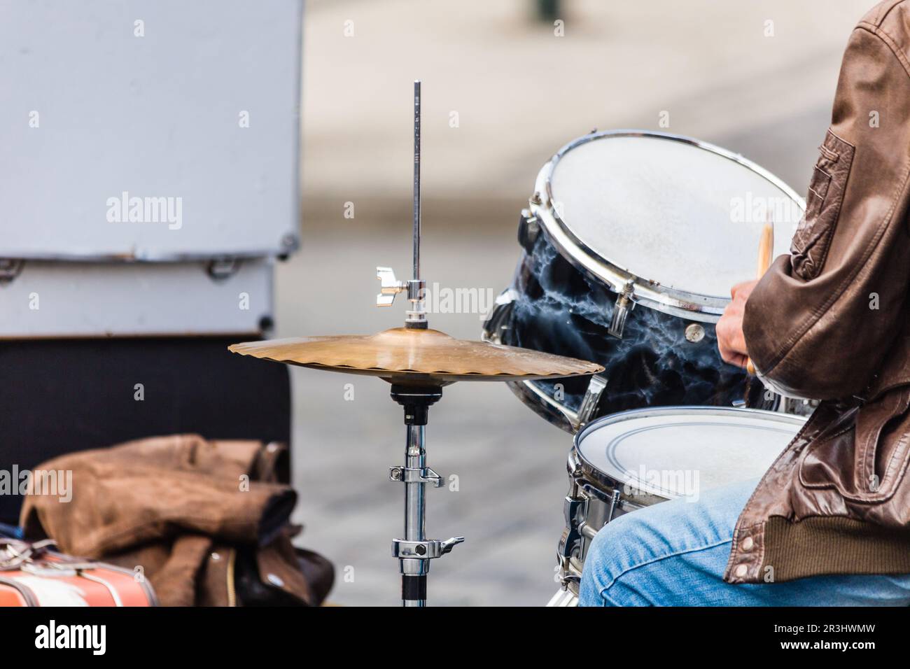 Street drum performance hi-res stock photography and images - Alamy
