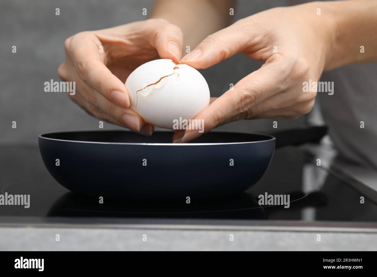 Breaking egg hi-res stock photography and images - Alamy