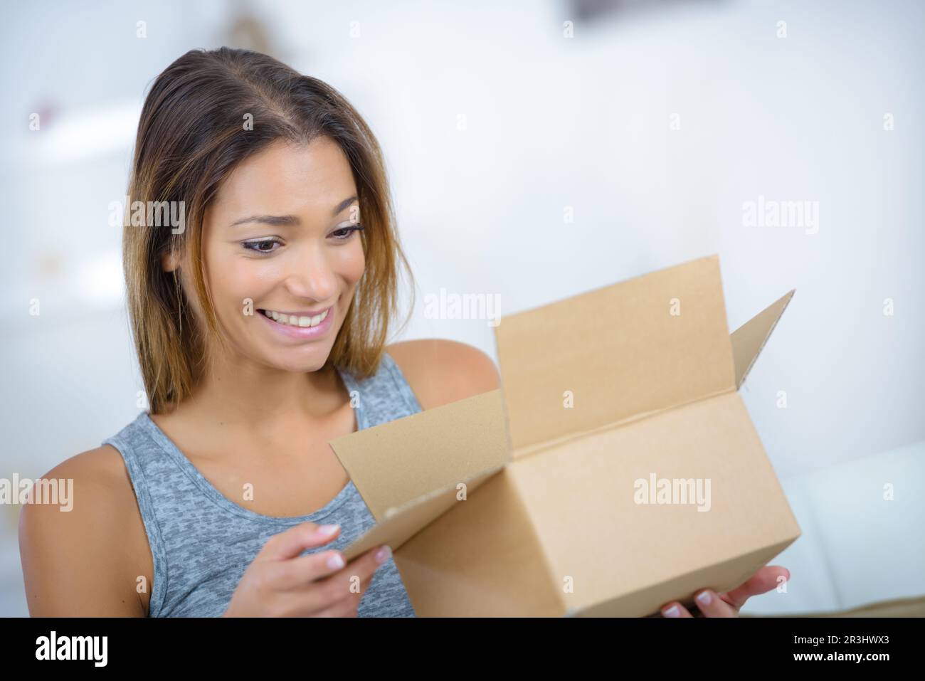 Corrugated box opening hi-res stock photography and images - Alamy