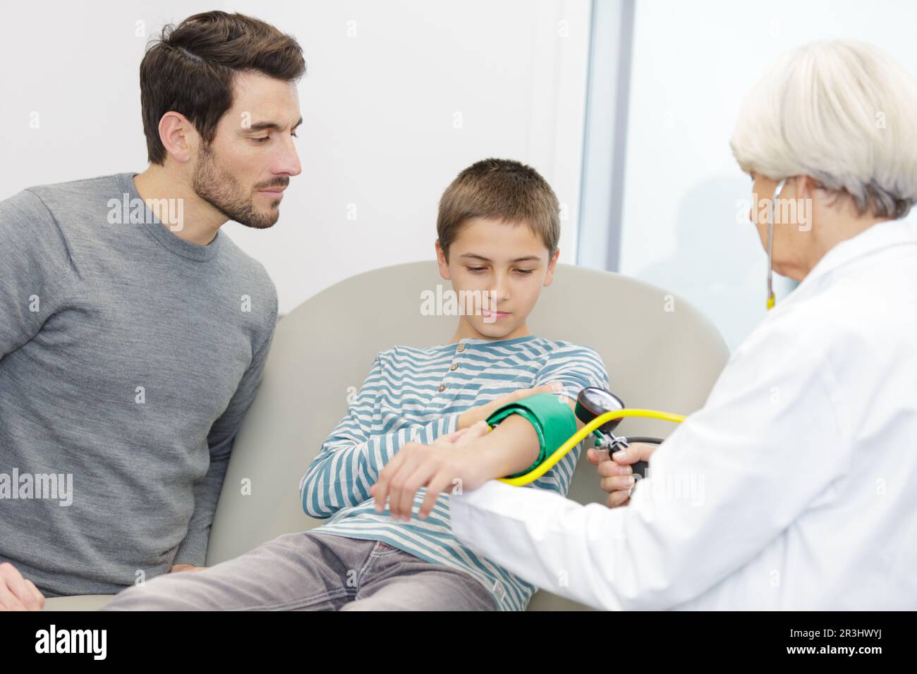 father and son kid un clinic Stock Photo - Alamy