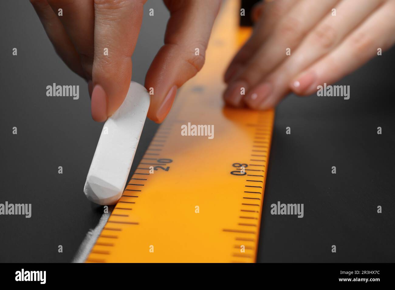 Black measuring markings hi-res stock photography and images - Alamy