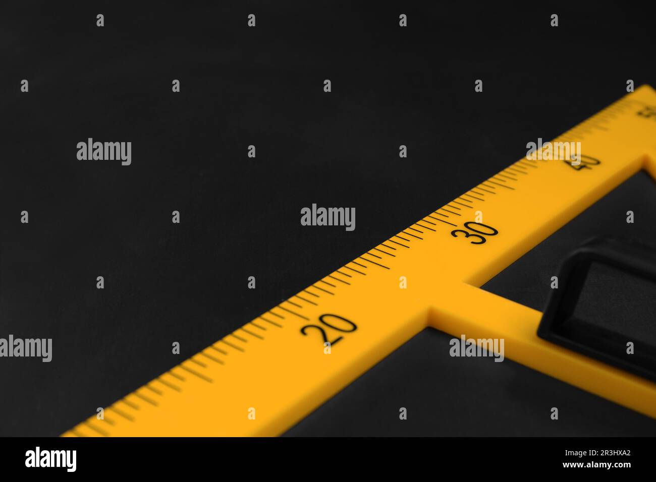 Black measuring markings hi-res stock photography and images - Alamy
