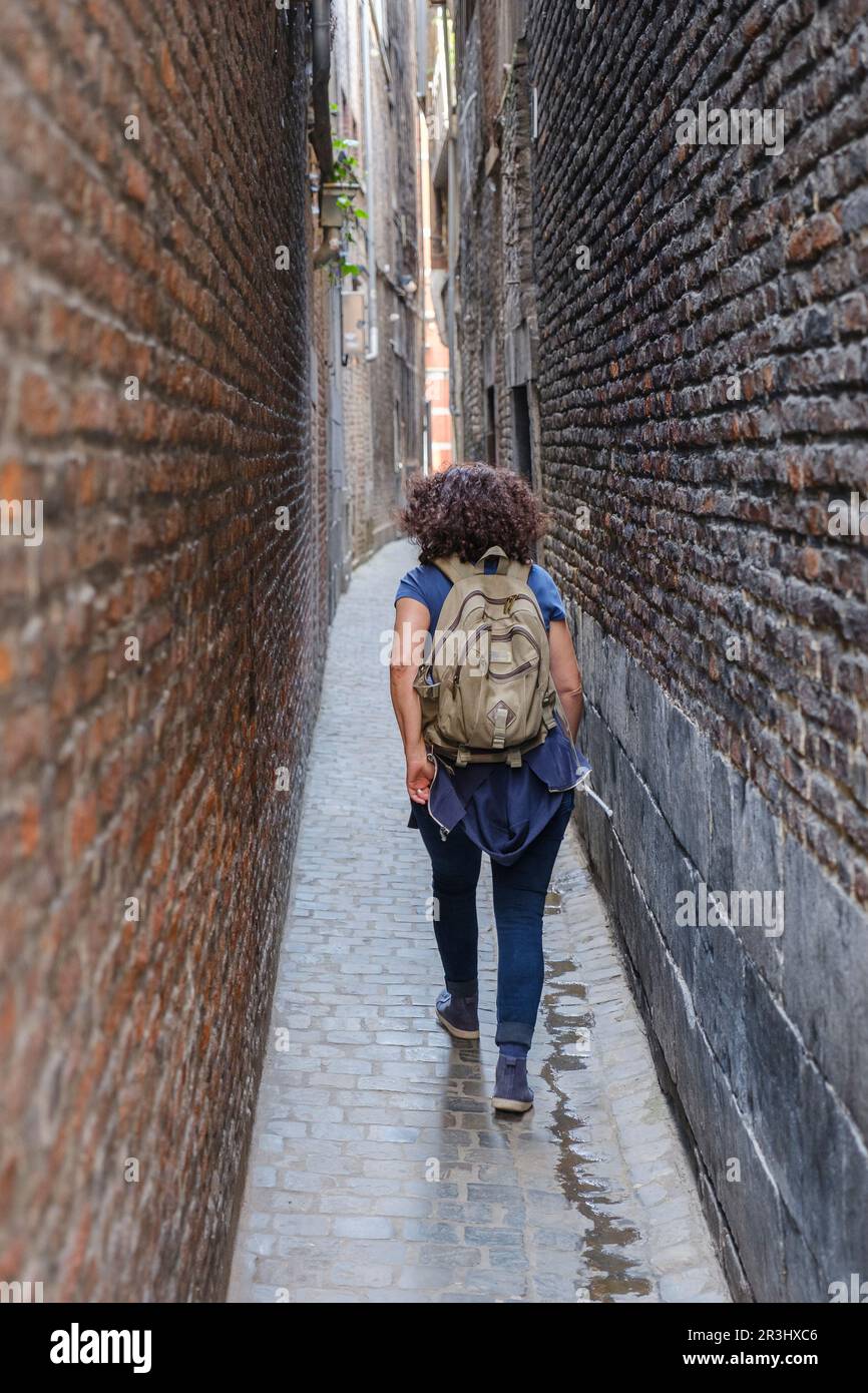 Enge Gasse in der Altstadt von Lüttich *** Narrow alley in the old town ...