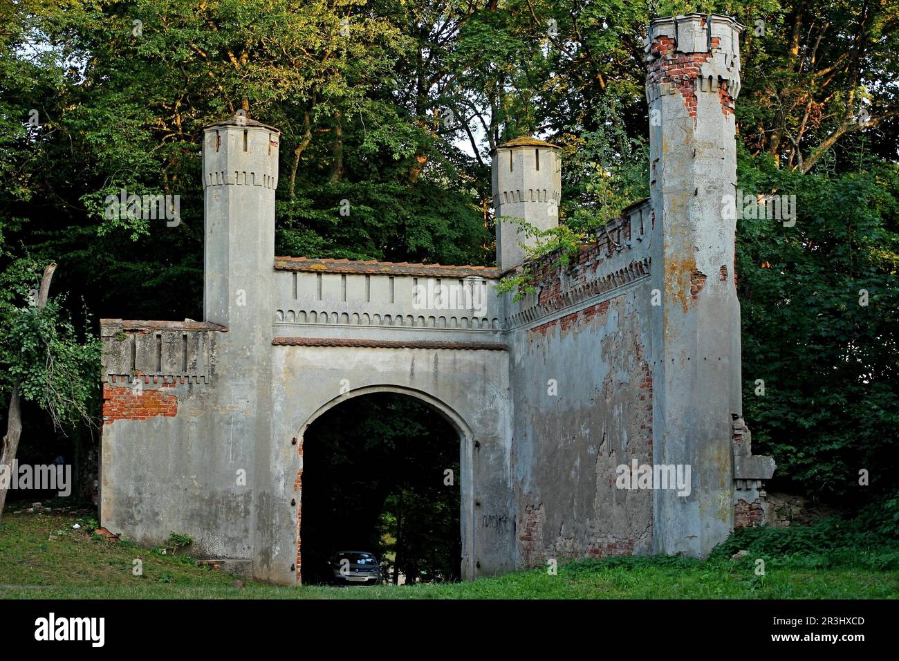 the main gate of the ruined castle Stock Photo - Alamy