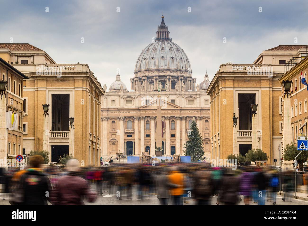 Basilica saint peter vatican hi-res stock photography and images - Alamy