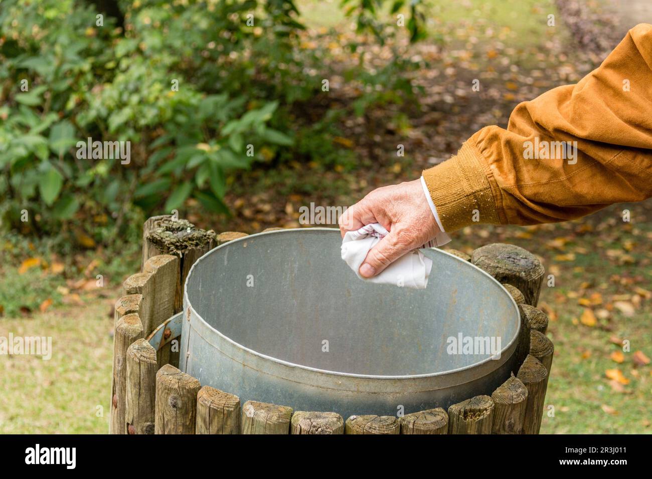 Old man with a basket hi-res stock photography and images - Alamy