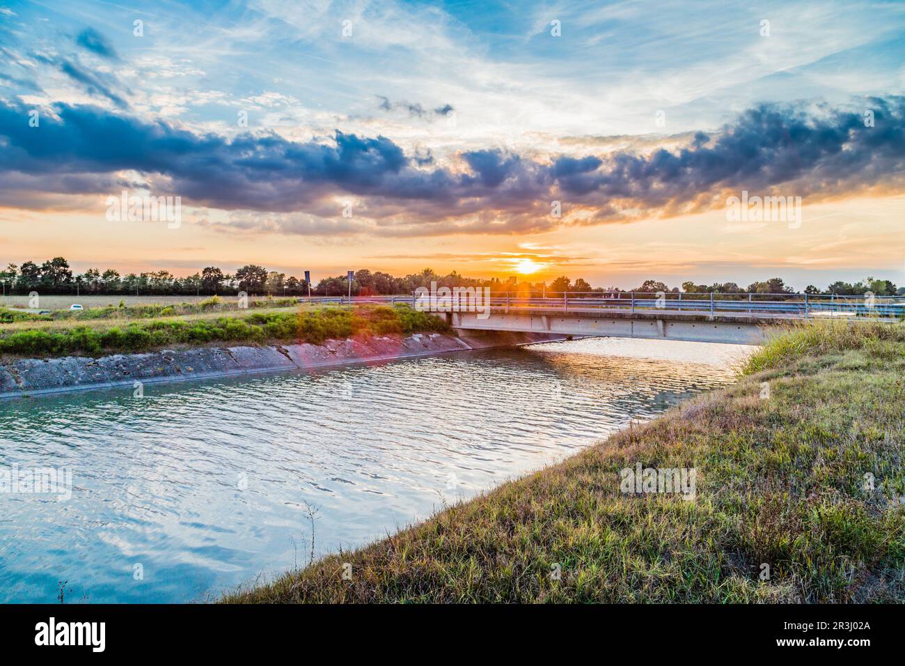 Ditch bridge field hi-res stock photography and images - Alamy