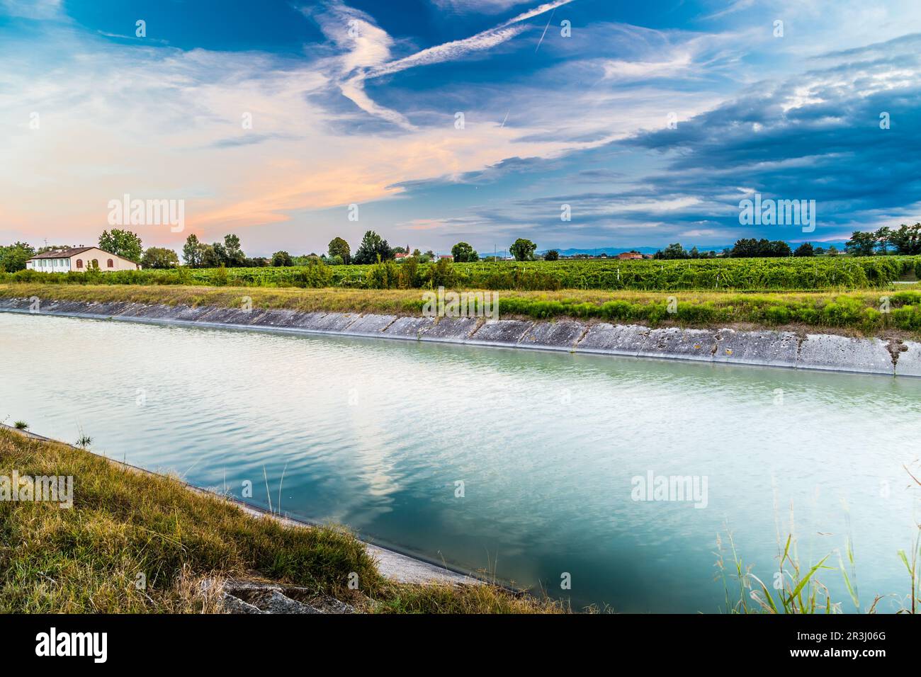 Ditch channel hi-res stock photography and images - Alamy