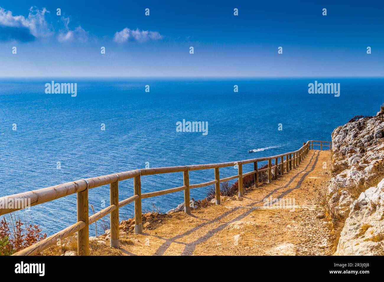 Steep cliffs on sea hi-res stock photography and images - Alamy