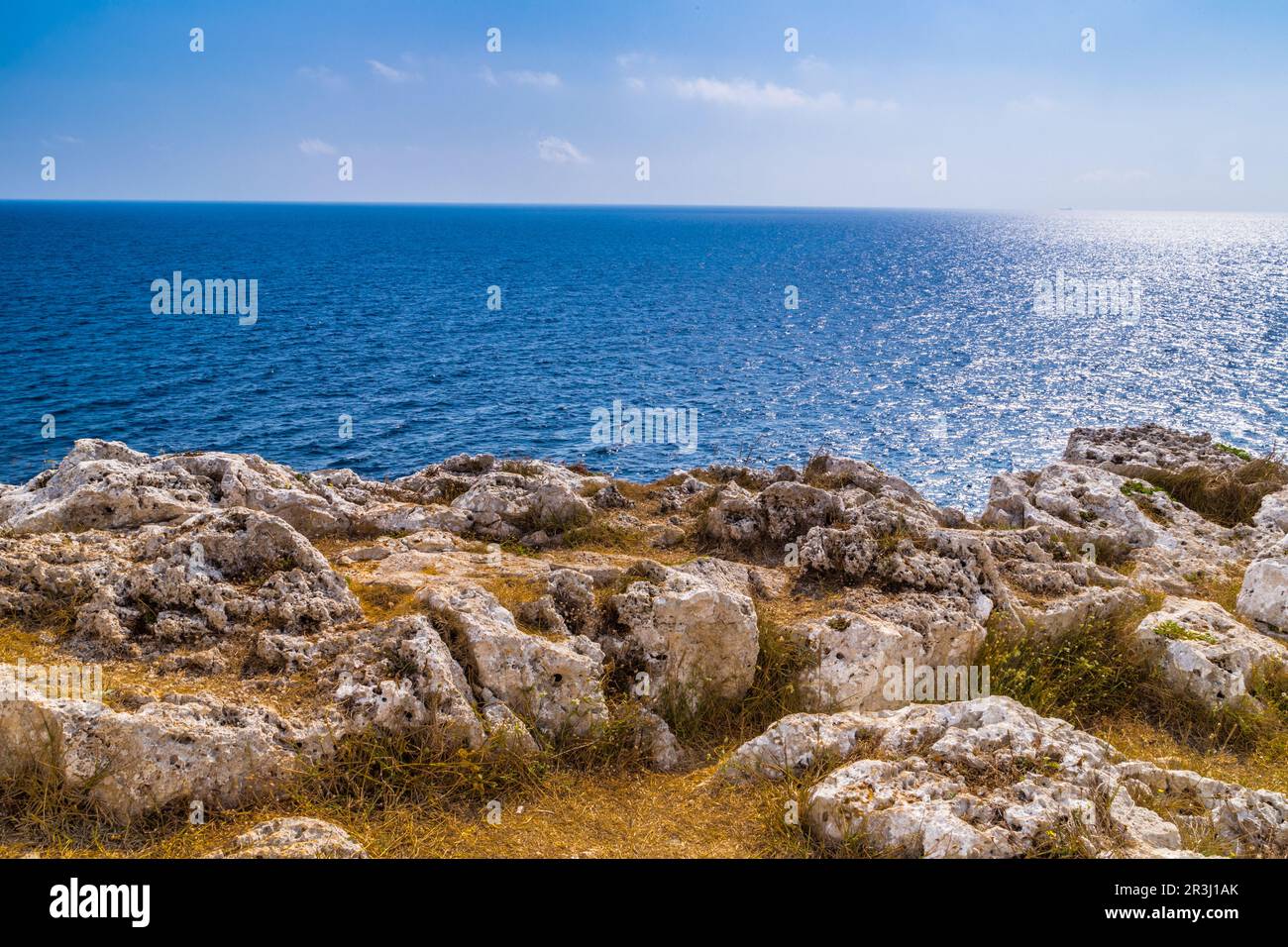 Blue sea steep cliffs coastal hi-res stock photography and images - Alamy