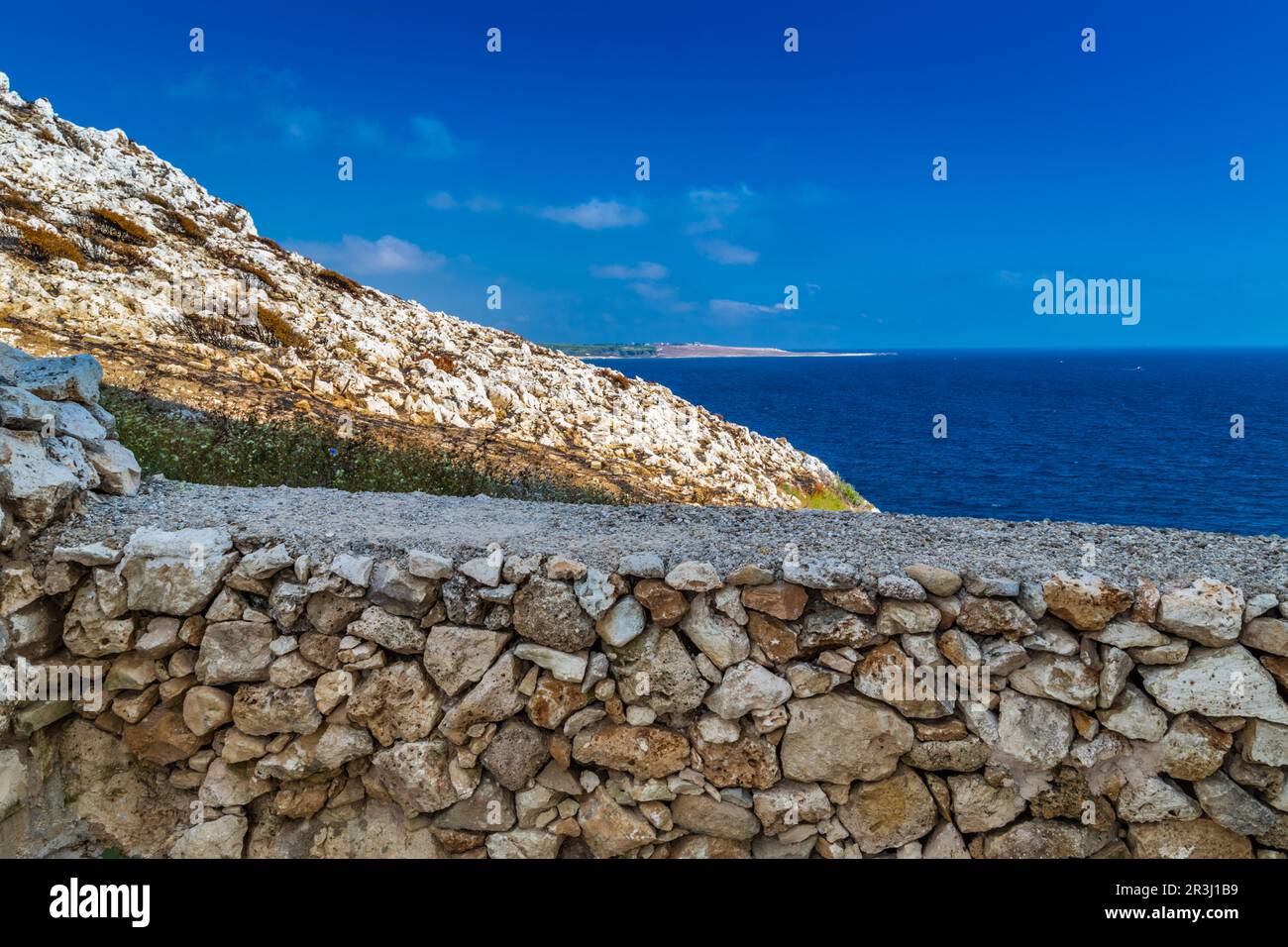 Parapet of stones on steep cliffs Stock Photo - Alamy
