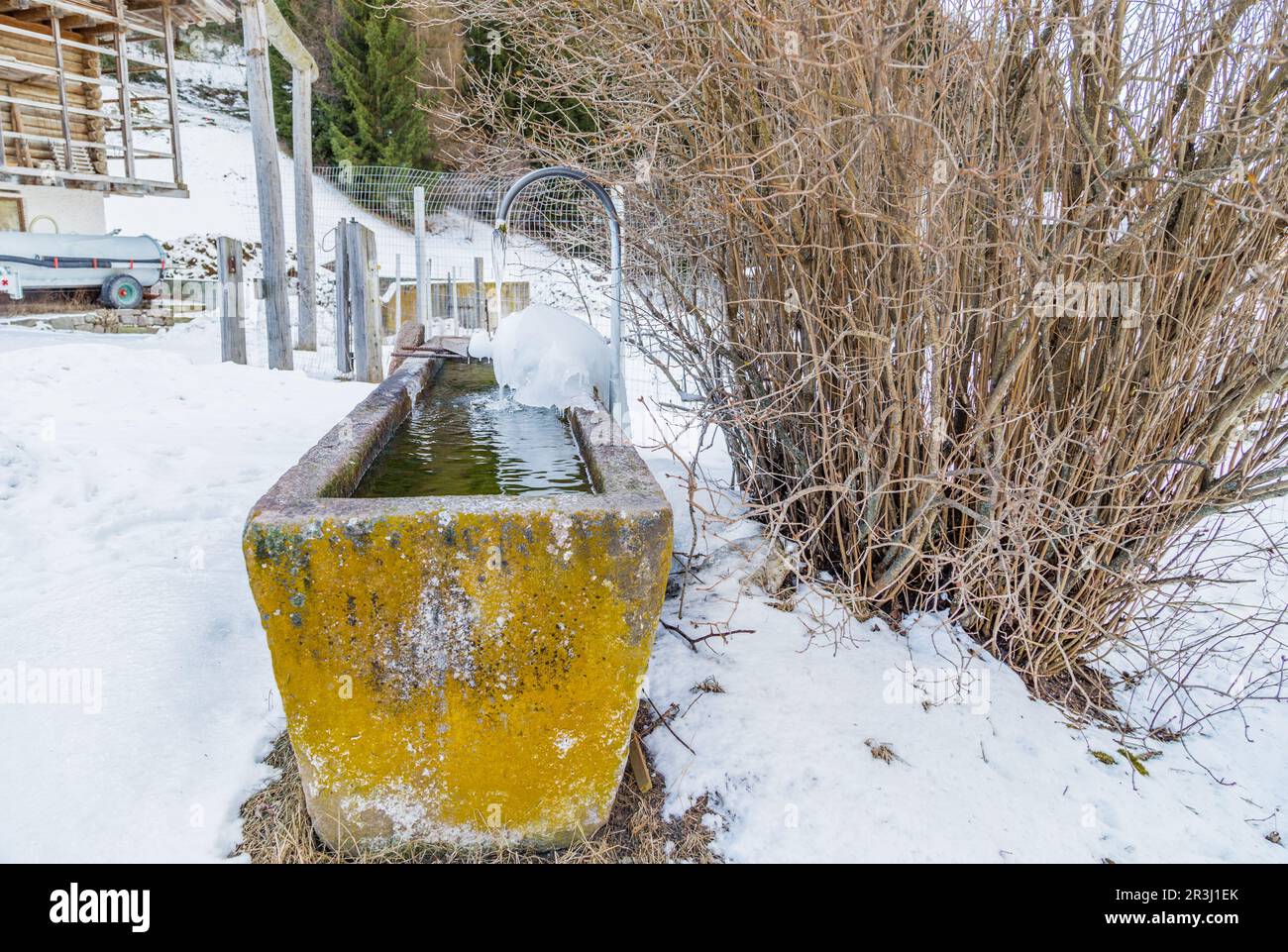 Weather fountain ice hi-res stock photography and images - Alamy