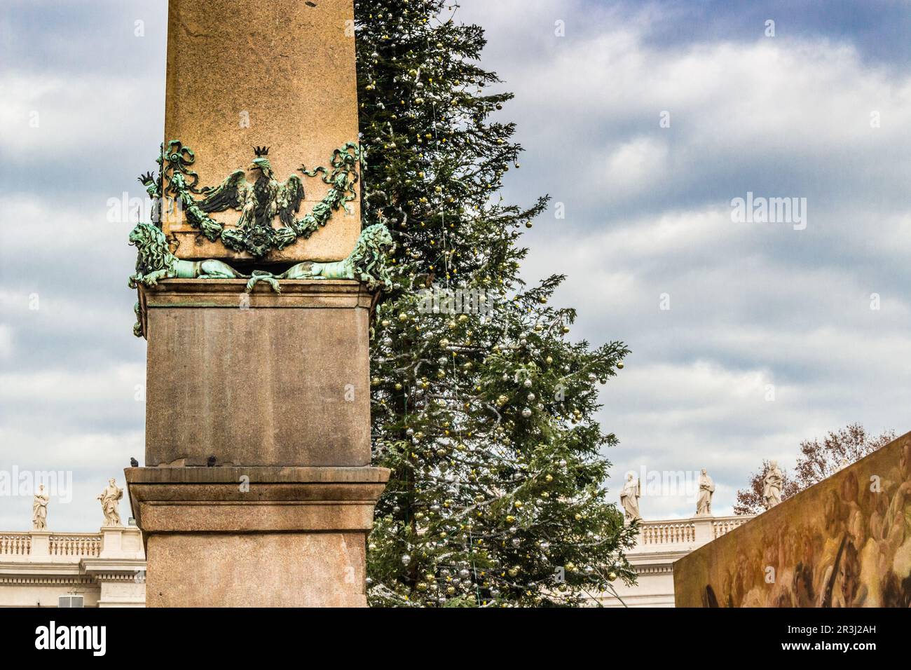 Christmas tree in Saint Peter Square in Vatican City Stock Photo - Alamy