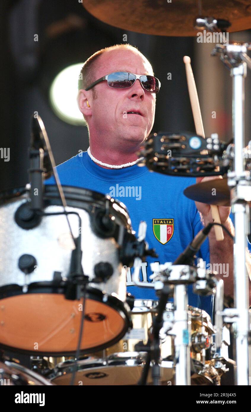David lovering playing the drums hi-res stock photography and images ...