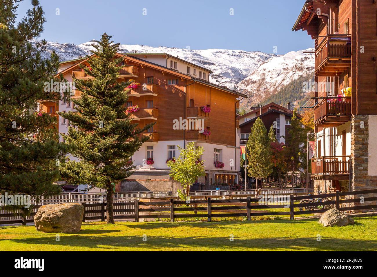 Zermatt, Switzerland houses decorated with flowers, alpine village ...