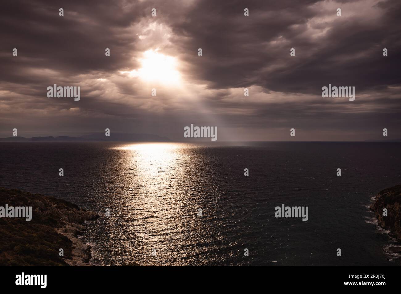 Sunlight beams hi-res stock photography and images - Alamy
