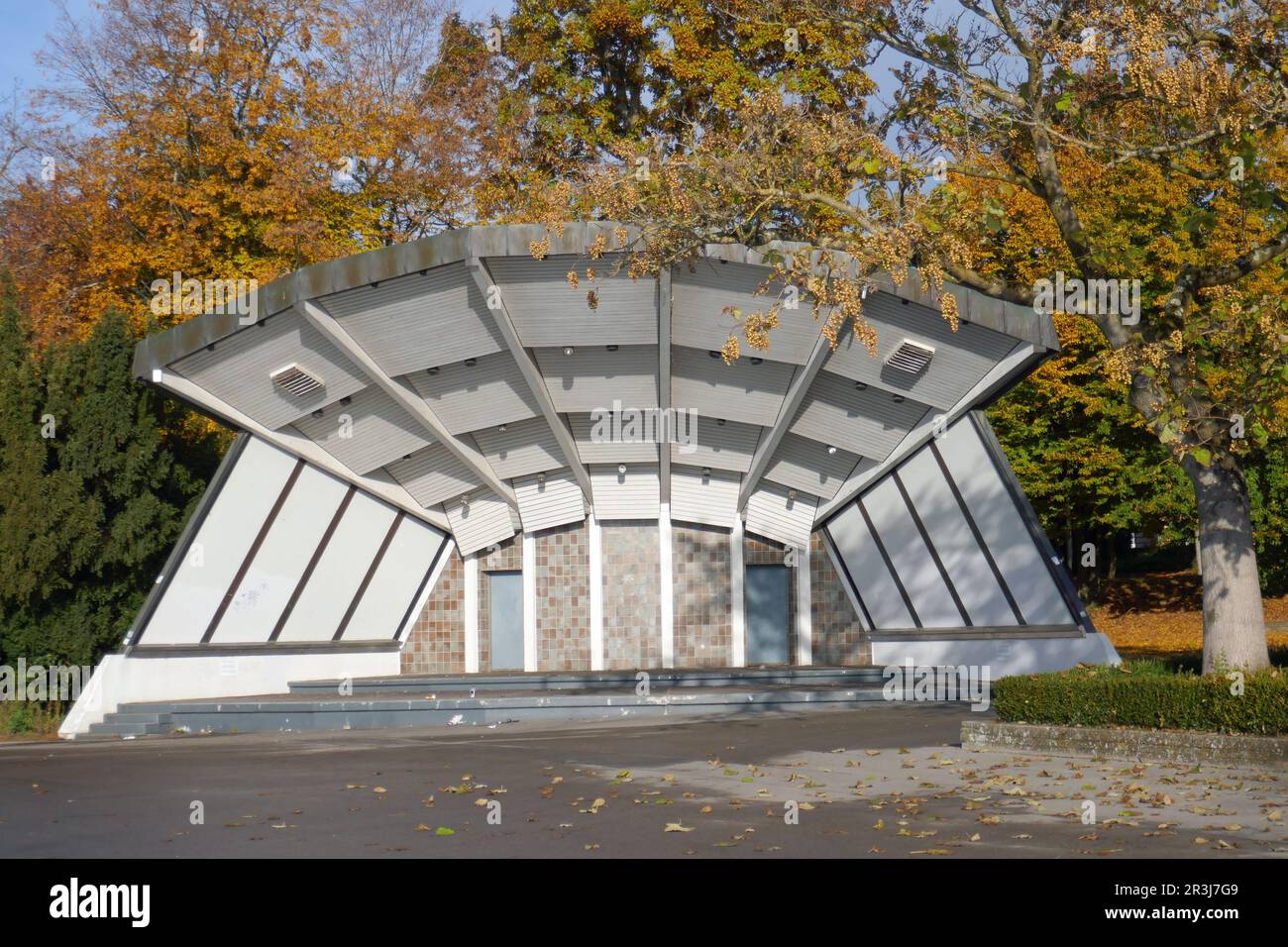 Concert shell hi-res stock photography and images - Alamy