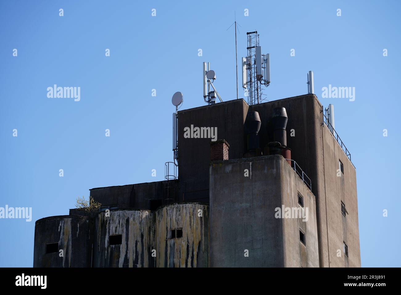 Derelict Industrial Building With New Mobile Phone Towers On The Roof ...