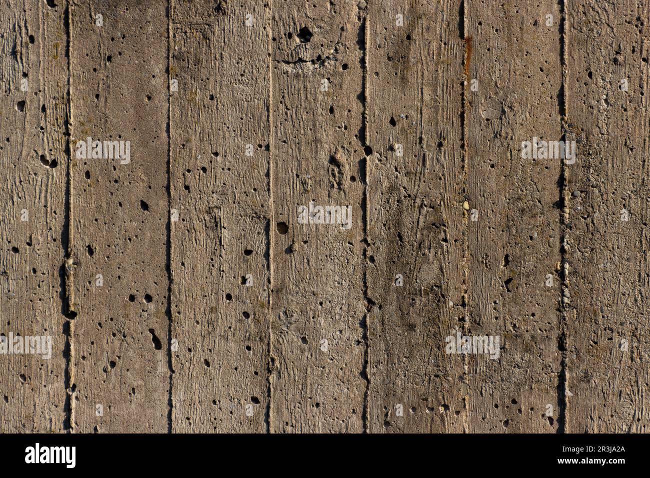 Wooden imprint from formwork in concrete wall for background Stock ...