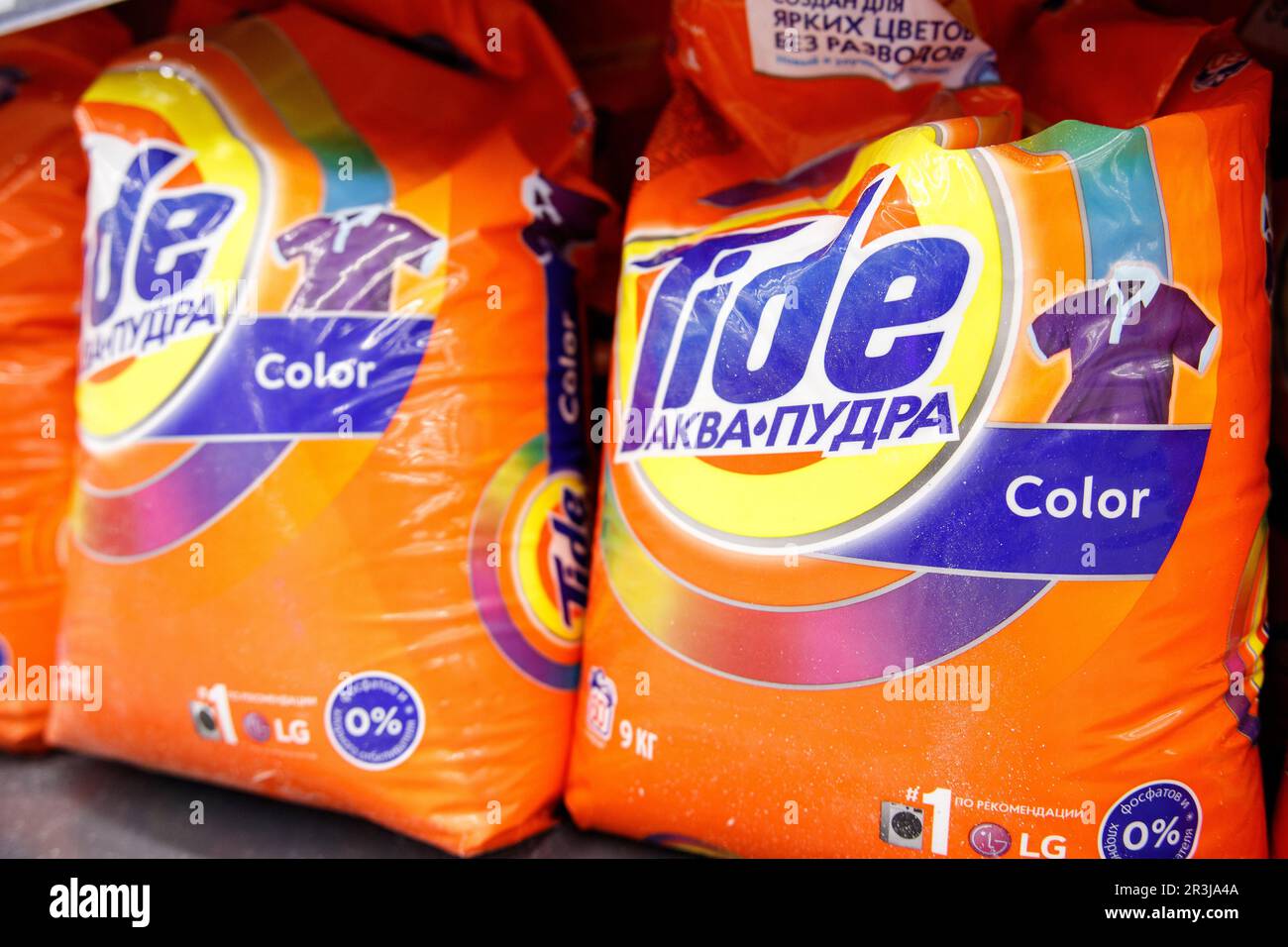 Washing powder Tide Sachet on a shelf in a store Stock Photo - Alamy