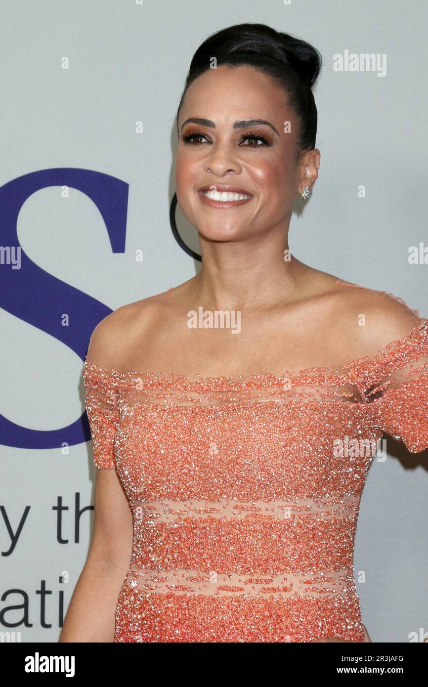LOS ANGELES - MAY 23: Linsey Davis at the 48th Annual Gracie Awards at ...